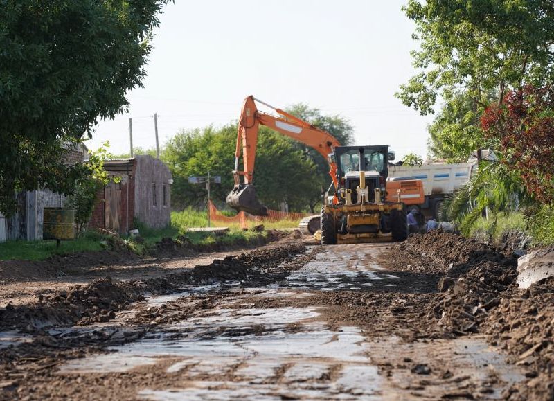 Barranqueras pavimenta la calle Mármol