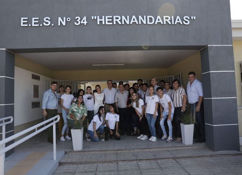 La Tigra: Capitanich inauguró la remodelación integral de la Escuela Secundaria 34 y la ...