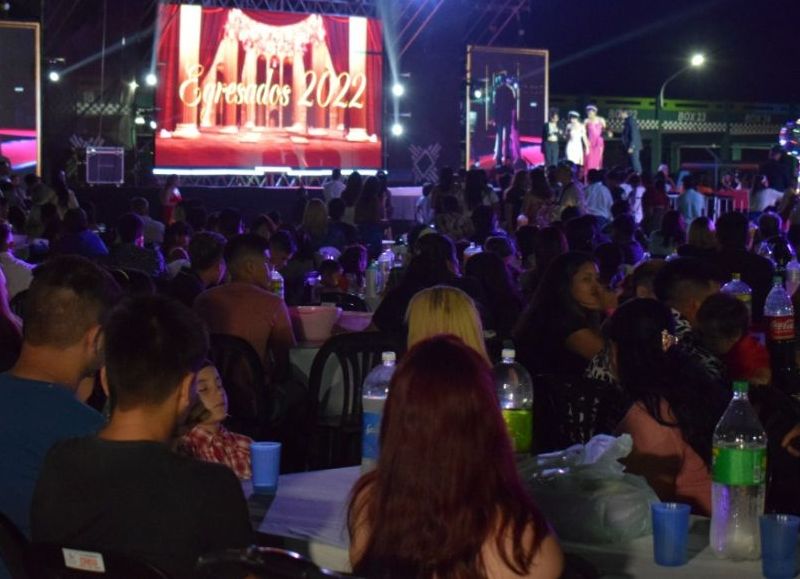 Estudiantes de 6 secundarios disfrutaron de su fiesta de egresados en ...