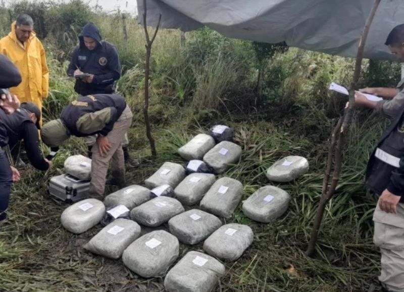 Abandonaron Más De 40 Kilos De Marihuana Al Ver A La Policía Y Se