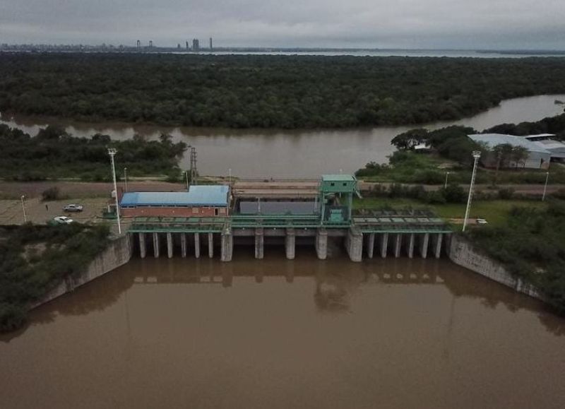 La provincia cerró las compuertas de un dique ante la crecida del Paraná