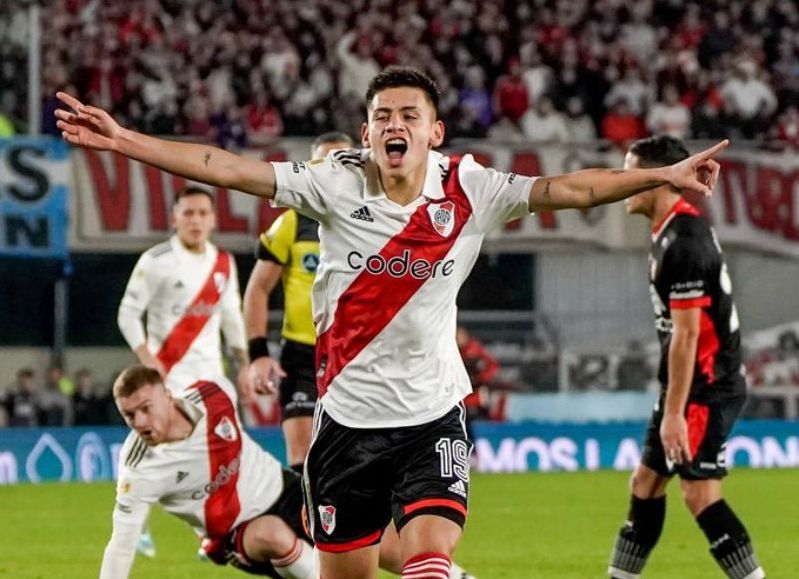 El Diablito Echeverri y su debut en River: ovación para el nuevo ...
