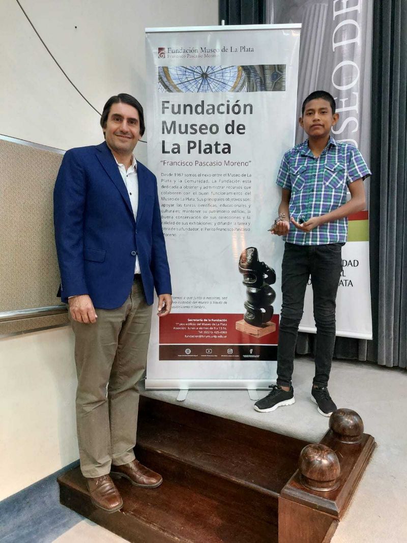 Premiaron en La Plata a Jonathan Paz, el niño escultor de El Impenetrable