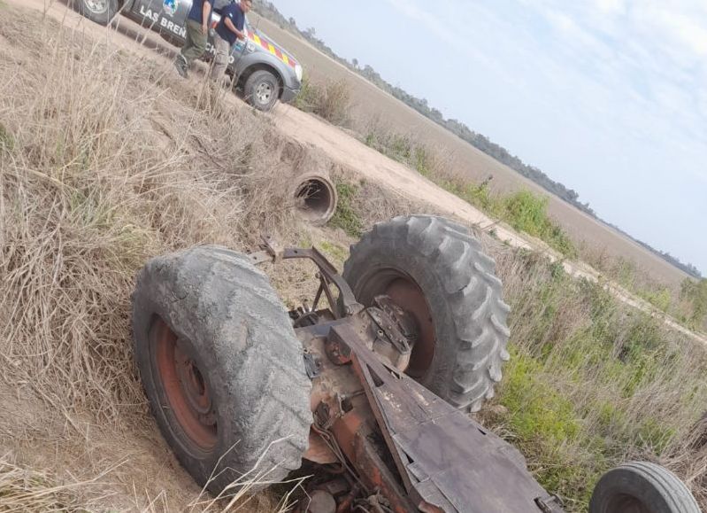 Las Breñas: falleció un hombre tras ser aplastado por un tractor
